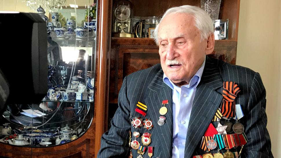 Fallece a los 98 años el último libertador de Auschwitz y entrenador ...